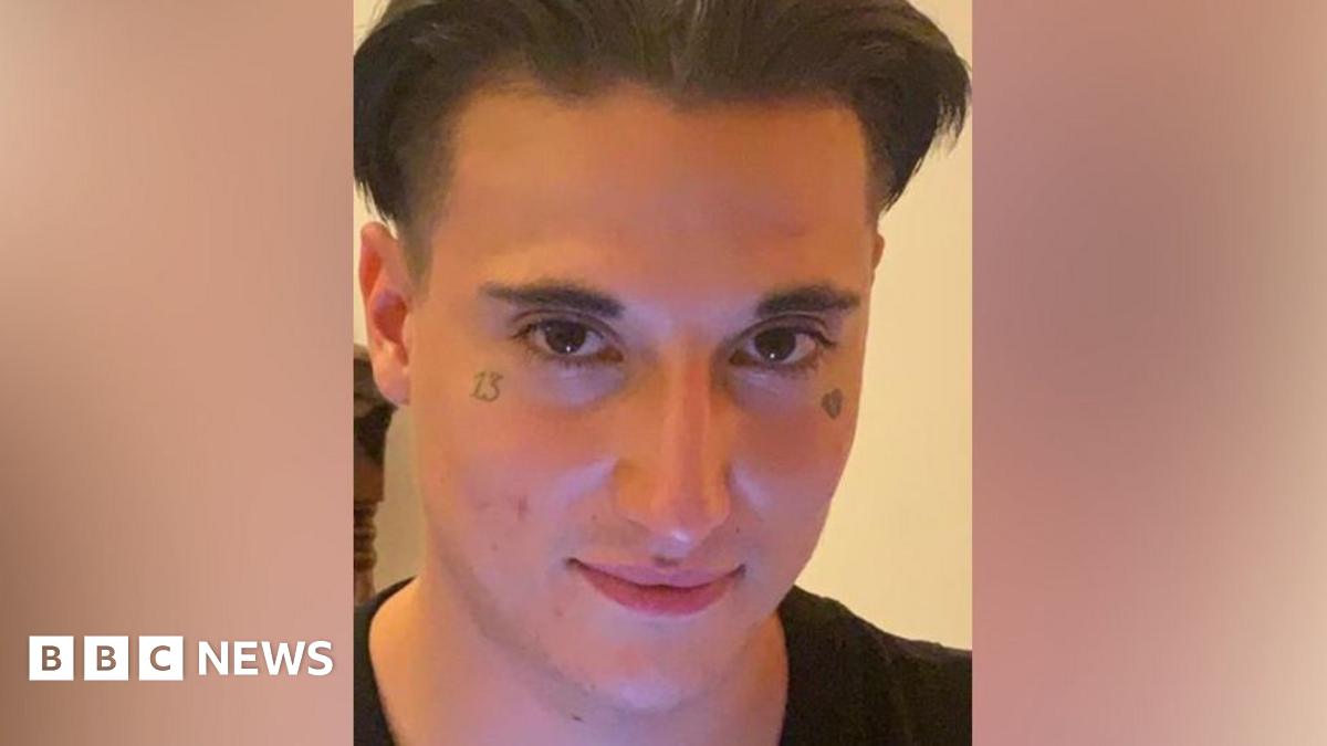 London: Man dies after four people hit by car on Christmas Day - BBC News