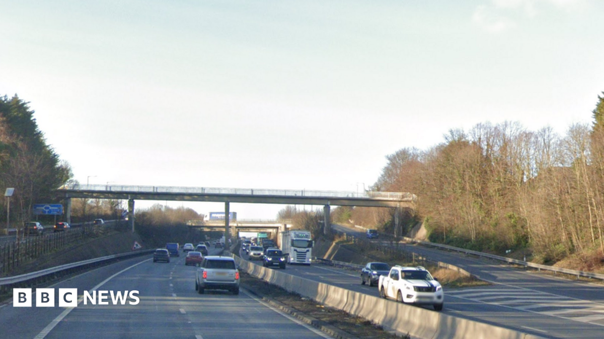A1(M) motorists face delays at Doncaster after collision - BBC News