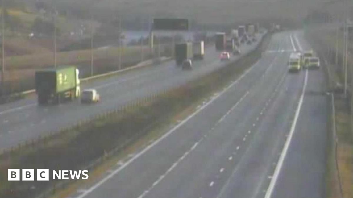 Huddersfield: M62 closed for 12 hours after fatal crash - BBC News