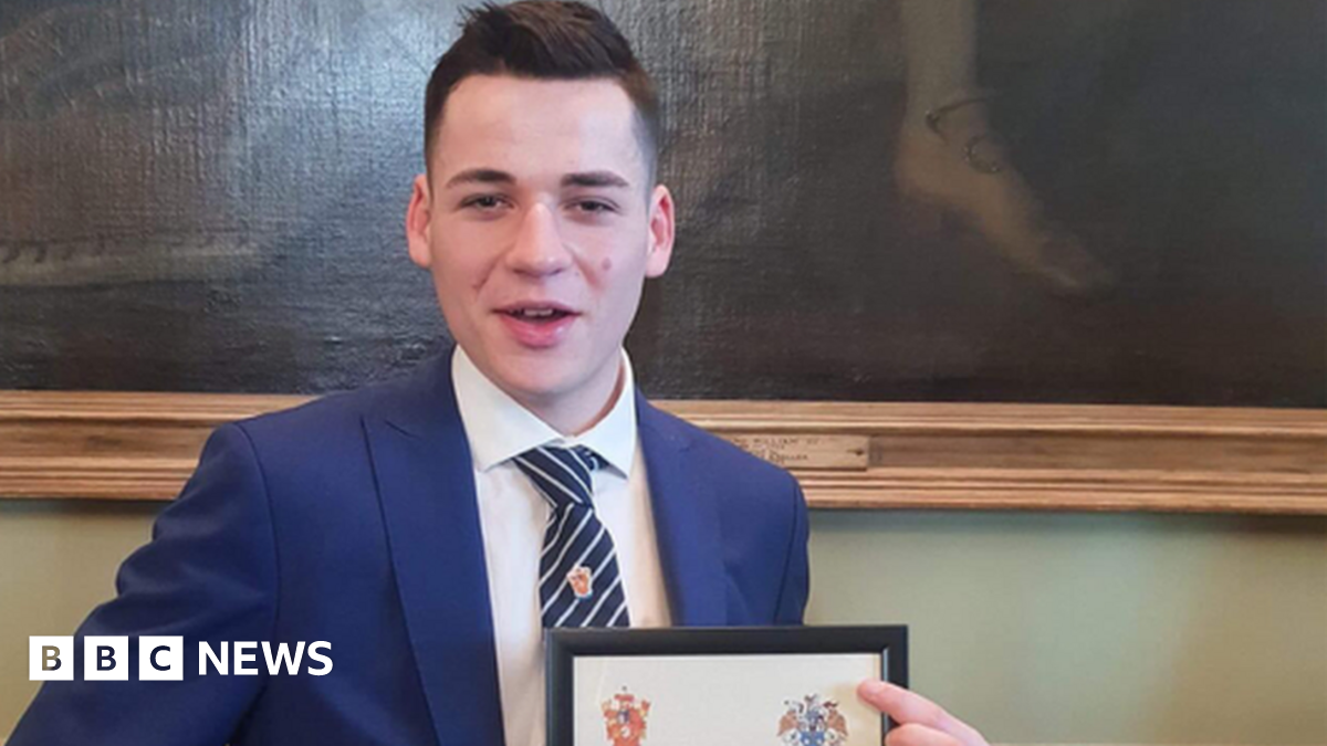 Samuel Newey: British volunteer, 22, killed fighting in Ukraine - BBC News