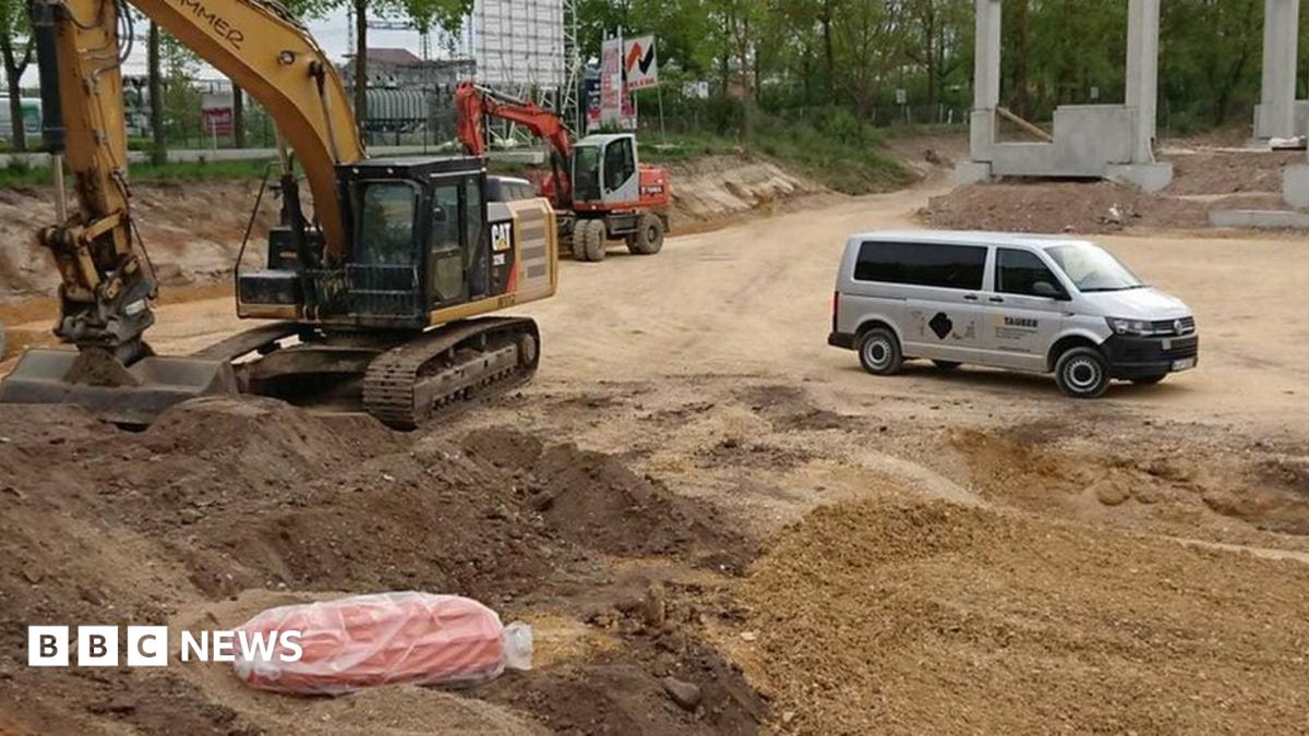 WW2 bomb blown up in Germany after evacuation - BBC News
