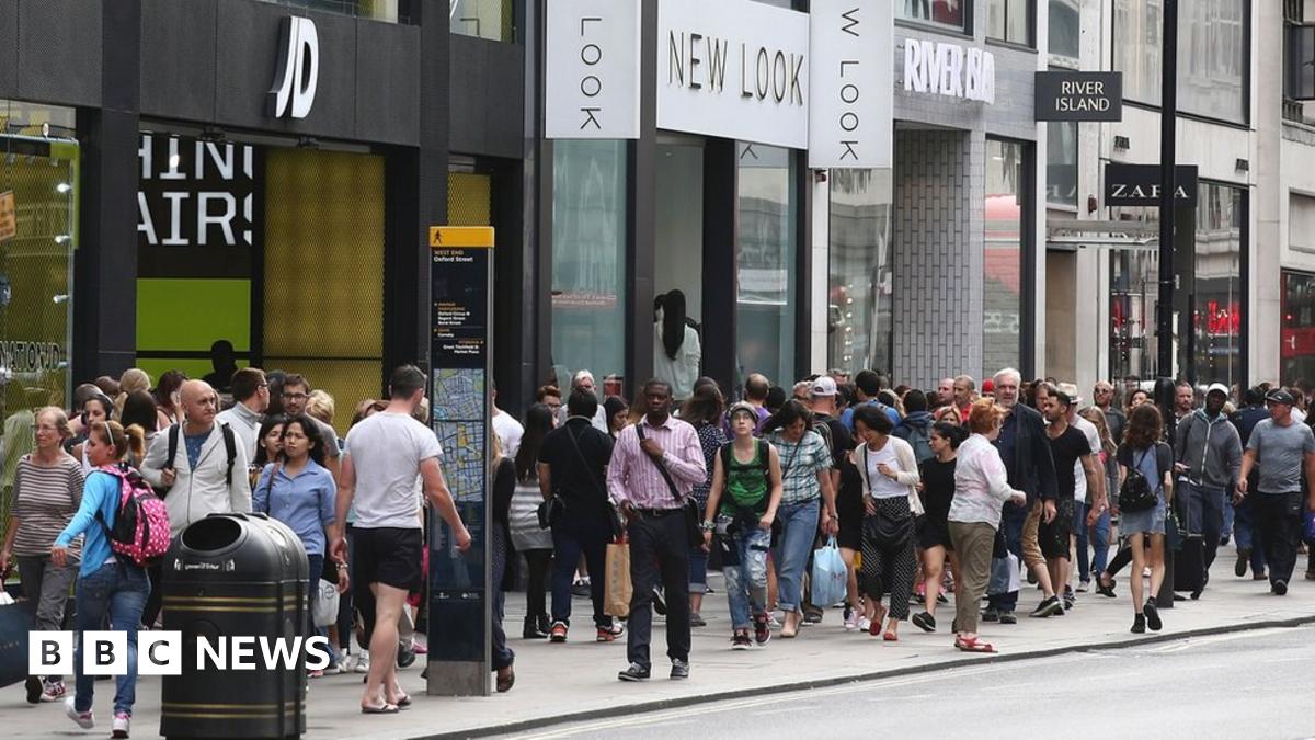UK consumer confidence 'improves in August' - BBC News