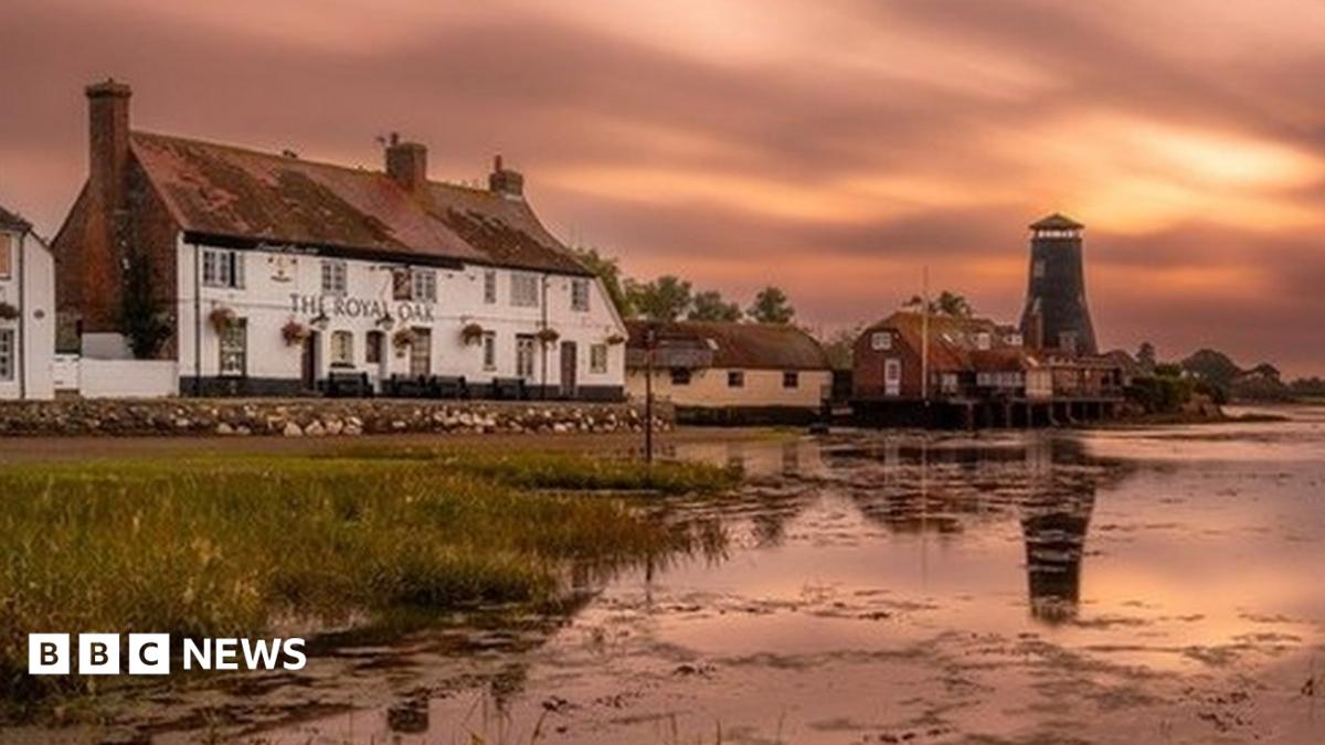 Langstone: Erosion-threatened coast plans go on show - BBC News