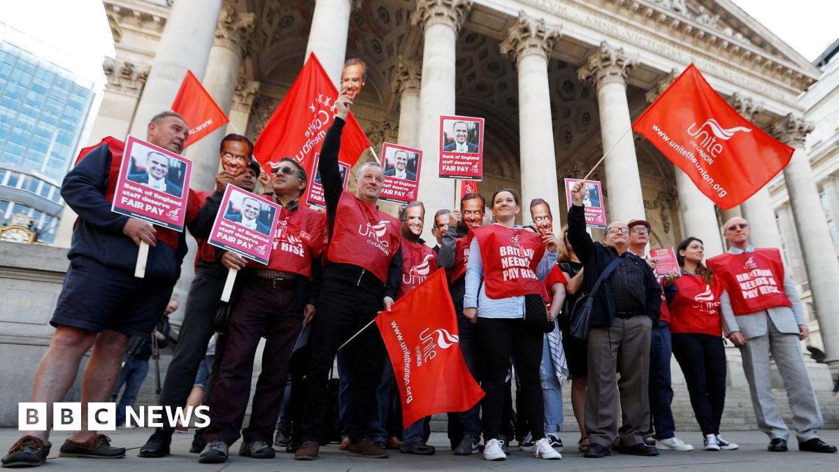 Bank of England strike over 'derisory' pay rise - BBC News