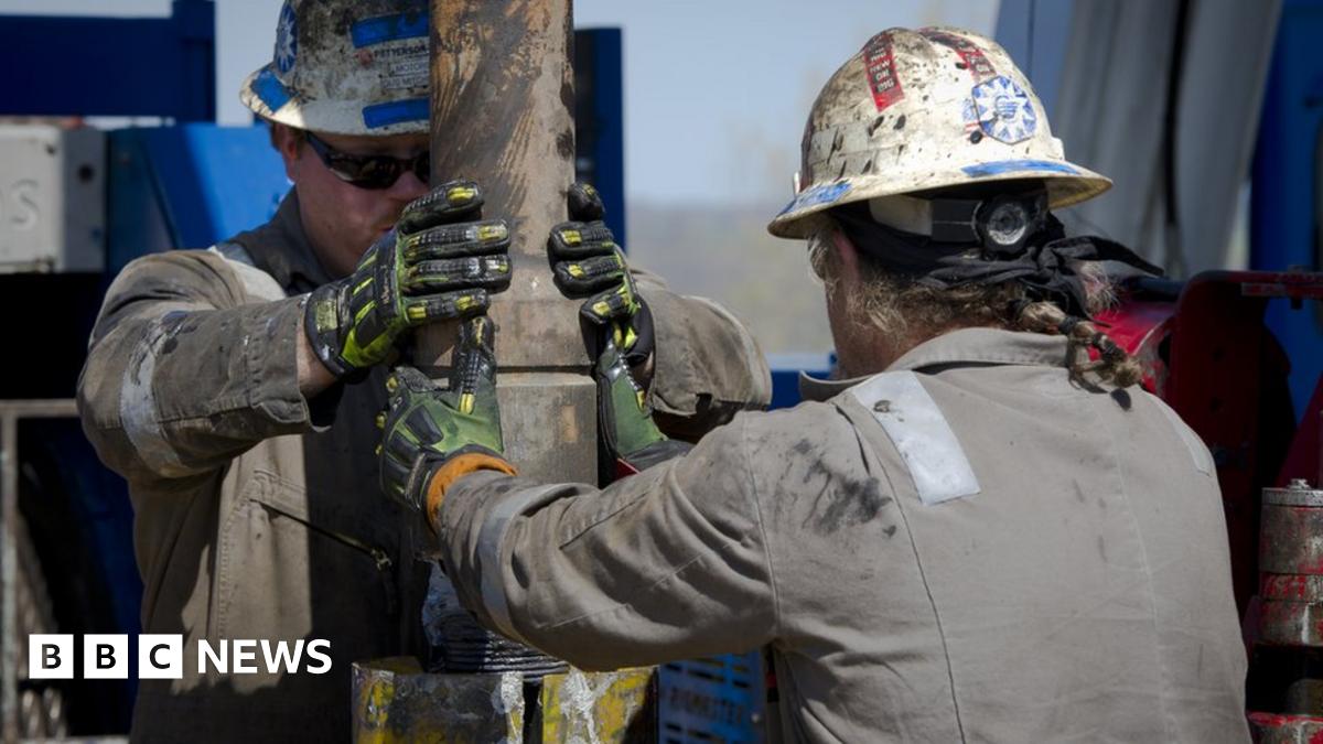 Exxon Mobil and Chevron results hit by fall in oil price - BBC News