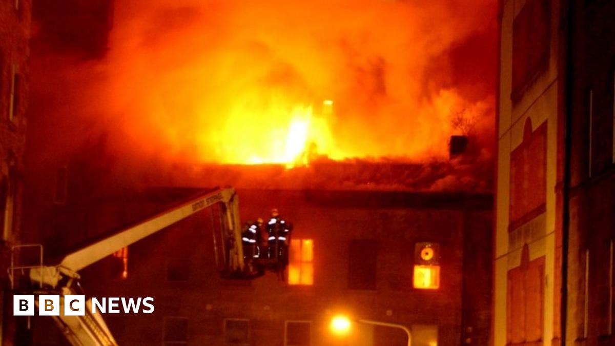 The night Edinburgh's skyline glowed orange - BBC News