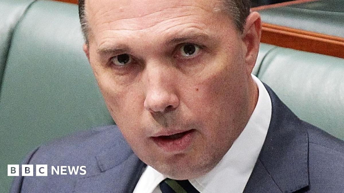 'Mad witch': Minister mistakenly sent offensive SMS - BBC News