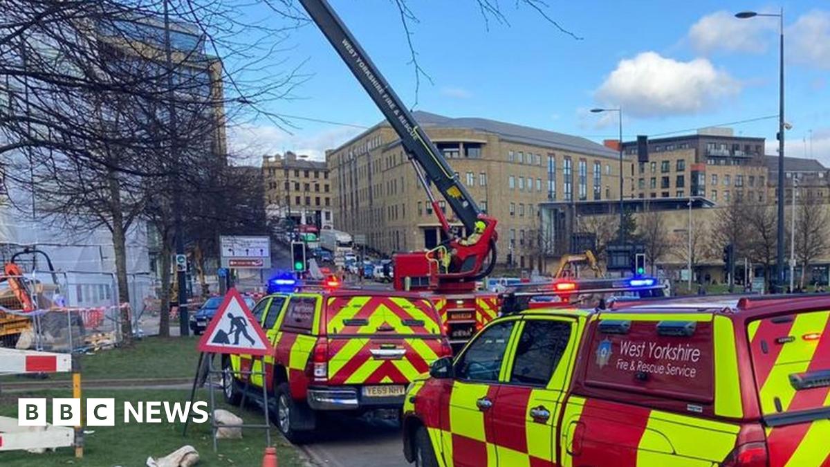 Bradford Odeon: Fire crews tackle blaze at former cinema - BBC News