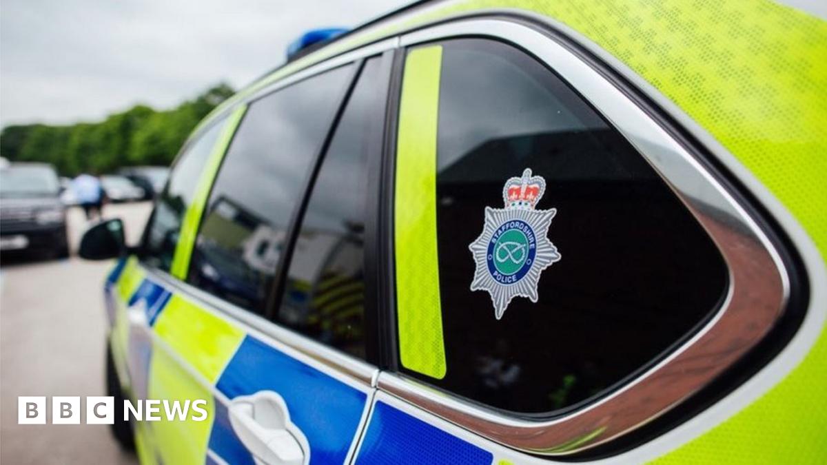 Burton-upon-Trent: Cyclist, 13, dies after being hit by lorry - BBC News