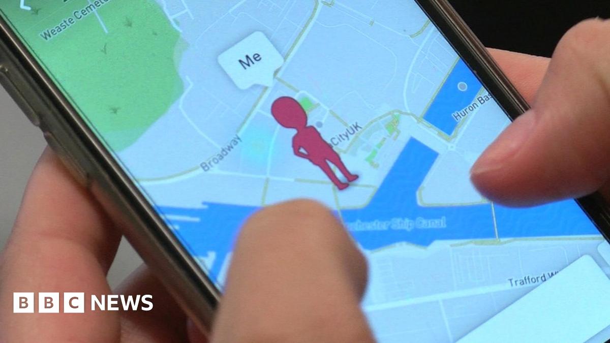 Schools issue Snapchat Map warning - BBC News