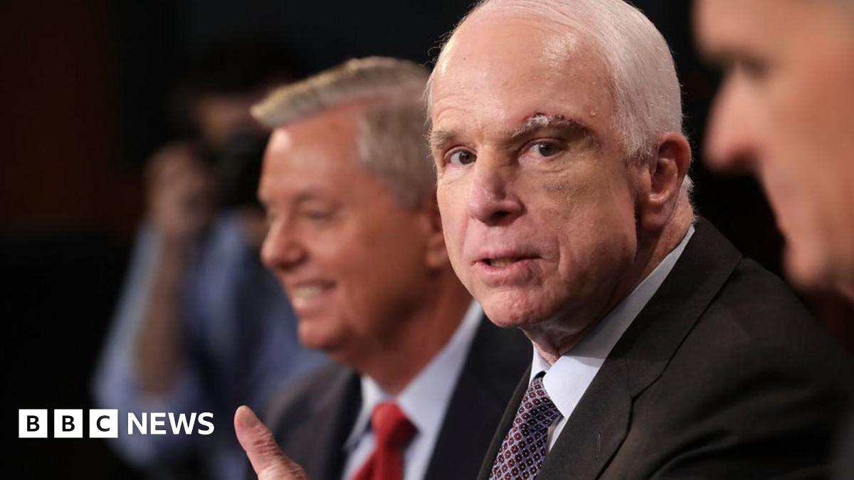 McCain in coded attack on Trump Vietnam draft deferment - BBC News
