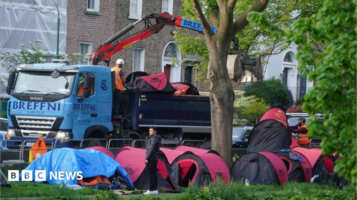 Dublin asylum seekers moved from Grand Canal tents - BBC News