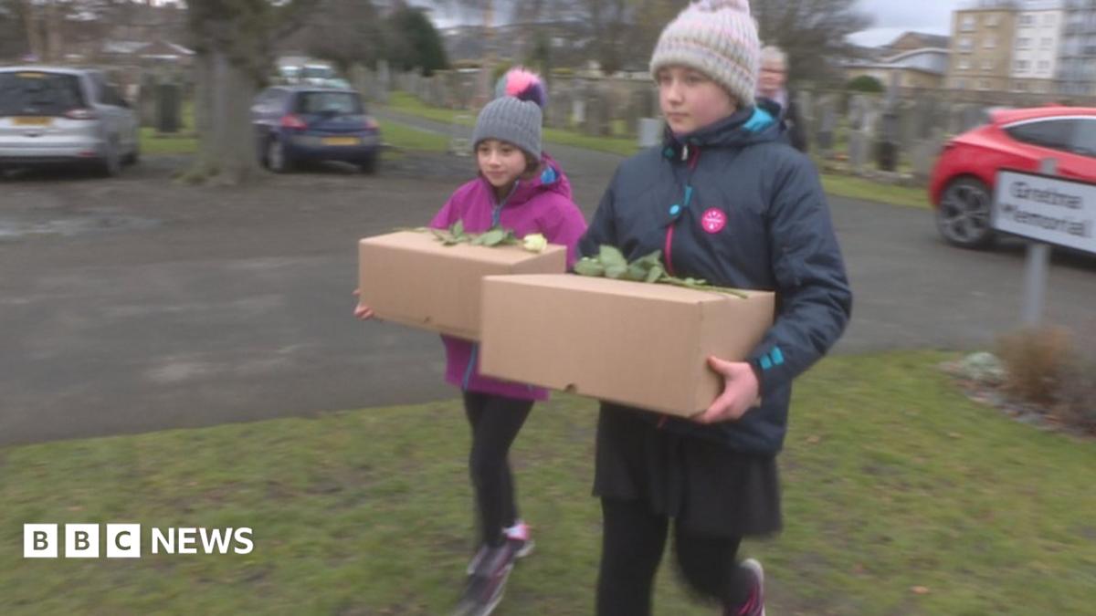 Funeral held for plague victims found at Edinburgh school - BBC News