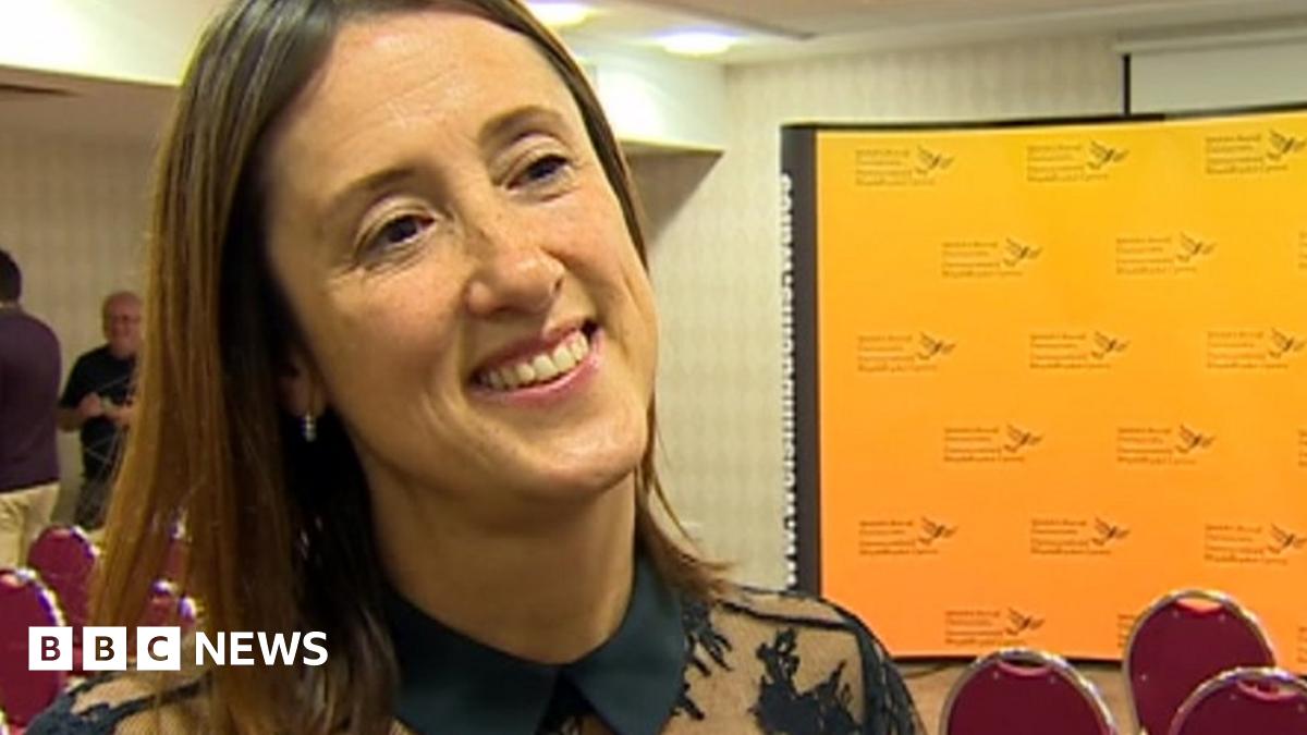 Jane Dodds is new Welsh Liberal Democrat leader - BBC News