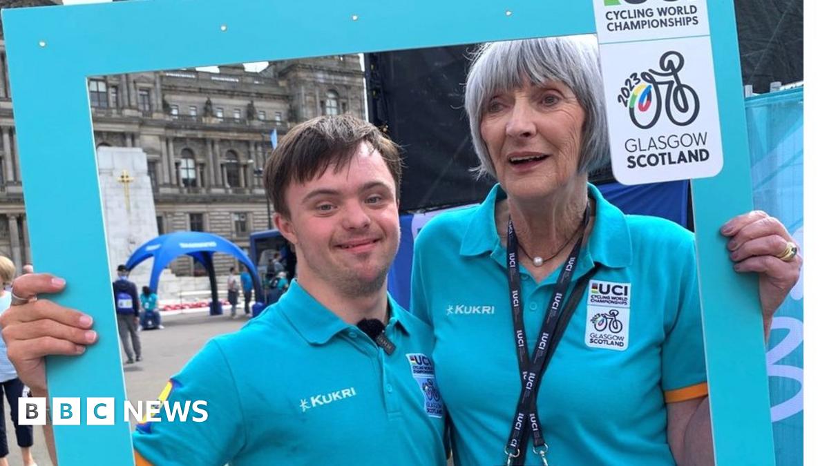 UCI cycling: ‘I’ve had the best time and even led a conga’ - BBC News