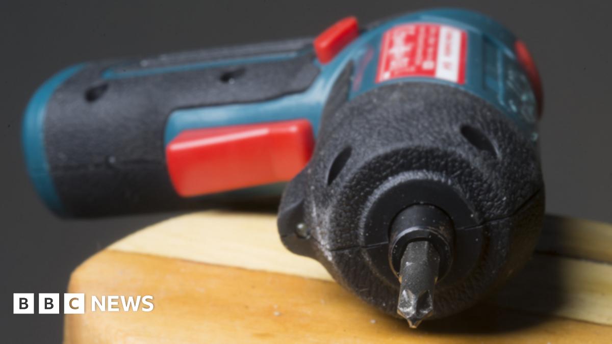 Peterborough: Power tools worth £700k stolen in two raids - BBC News