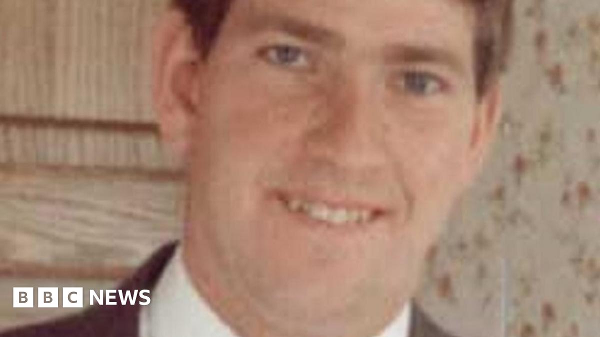 Steven Clark: Missing man plea renewed 30 years on - BBC News