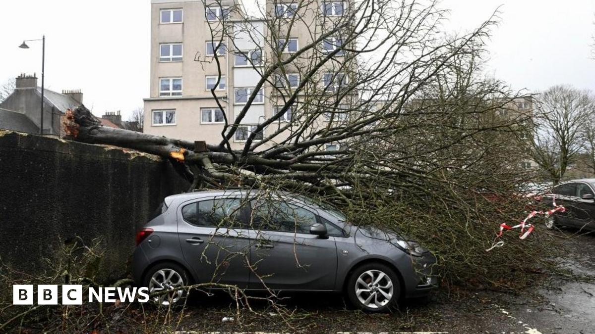 Storm Isha: Two dead and thousands left without power - BBC News