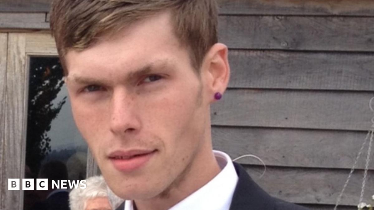 Minster man with eating disorder 'failed by NHS' before dying - BBC News