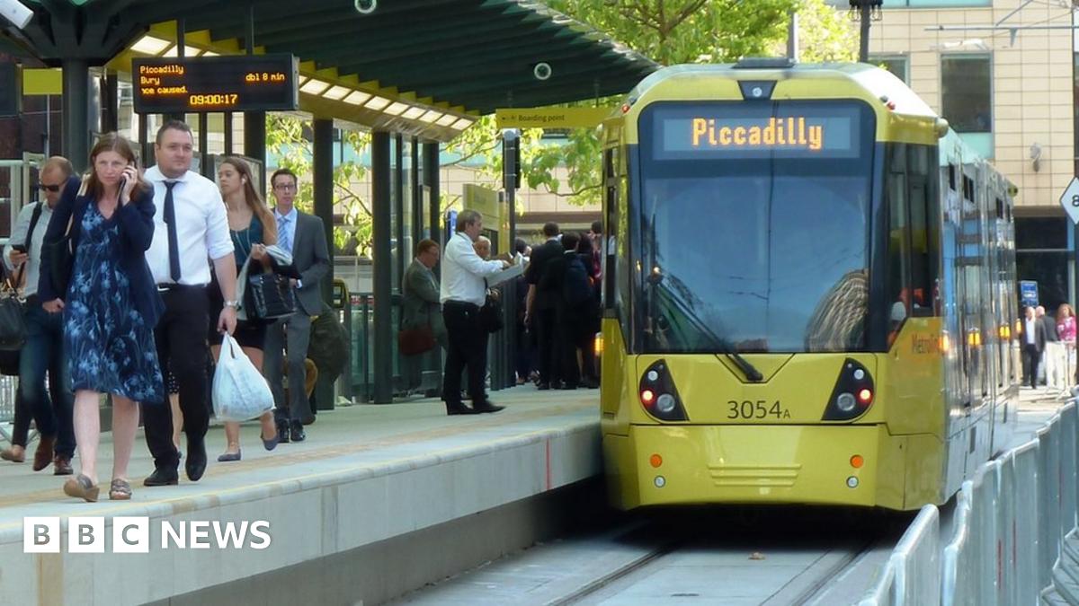 £165m Manchester tram line opens - BBC News