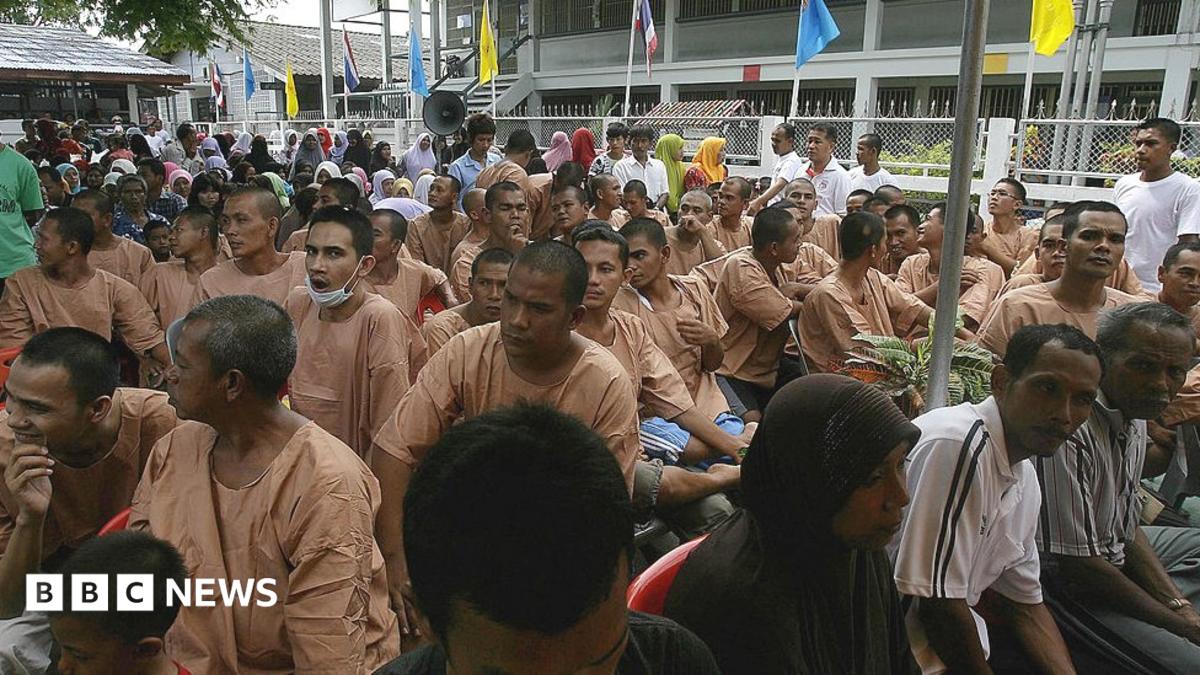 Thailand: Record number of Covid cases as prison clusters grow - BBC News