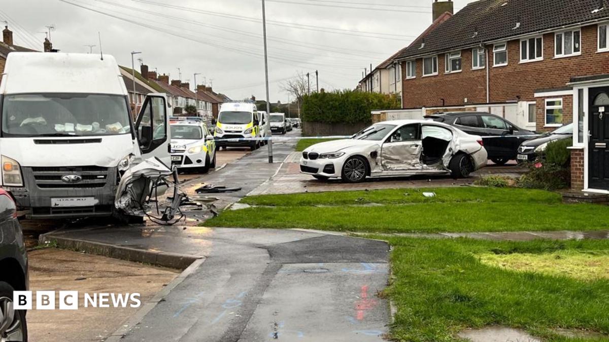 Eastbourne: Arrest made after man attacked following crash - BBC News