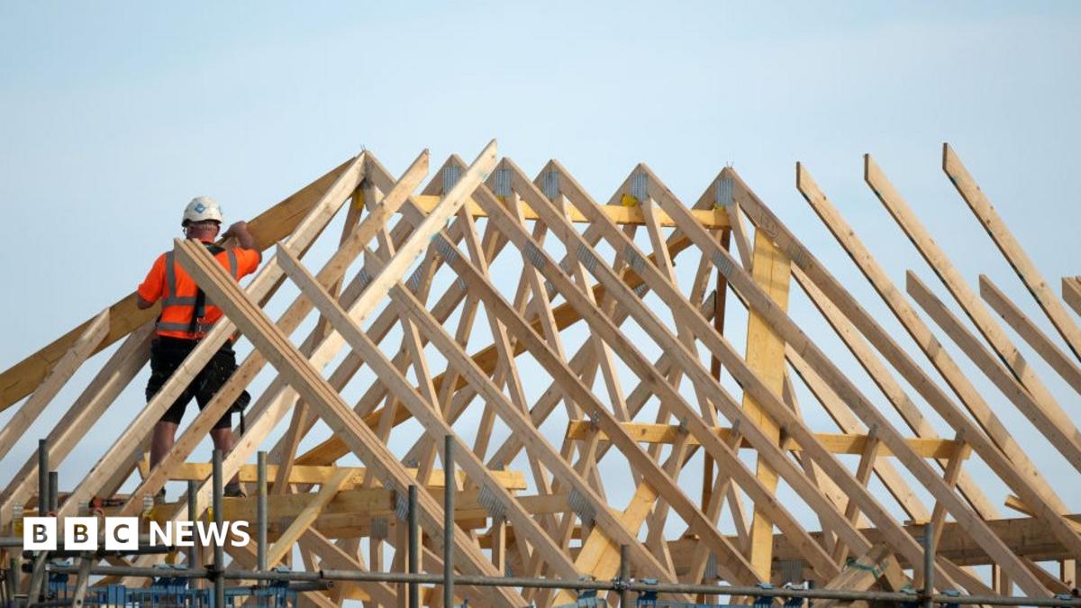Dorset: New homes to be built in West Parley - BBC News