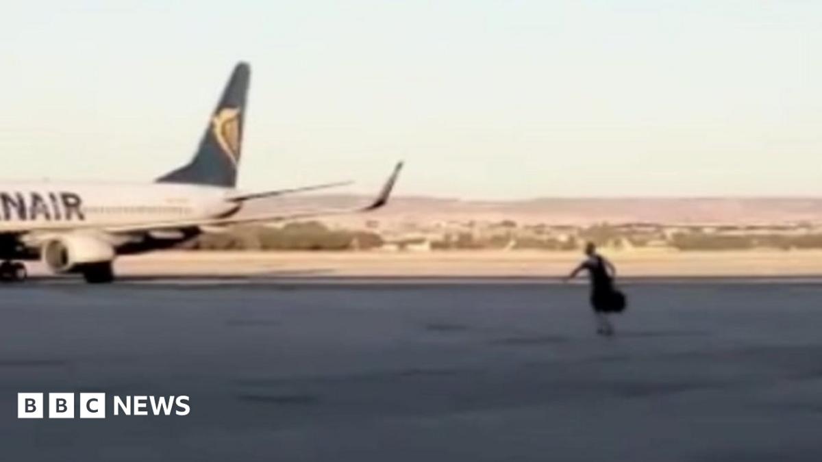 Man arrested after running across Madrid airport tarmac to catch flight ...