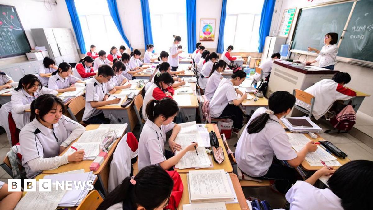 China: History textbook's 'Covid war' mention sparks discussion - BBC News