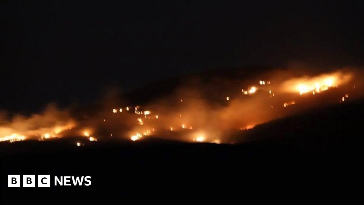 Crews tackle wildfires on Isle of Barra - BBC News