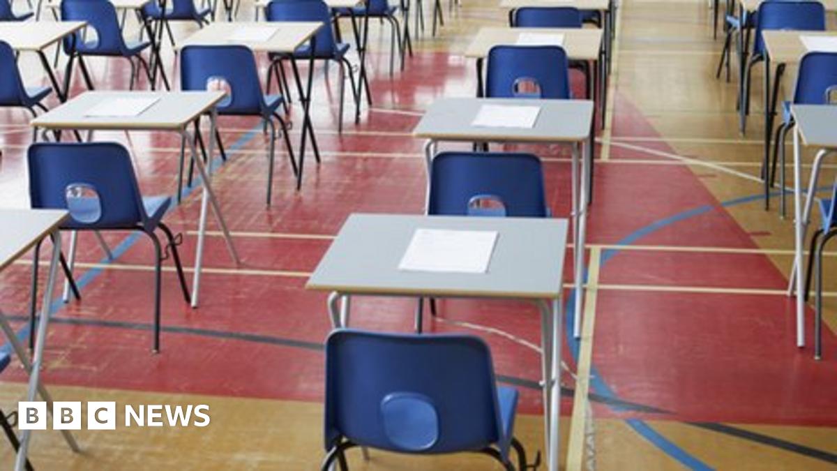 A-levels and GCSEs: Traditional exam subjects making comeback - BBC News