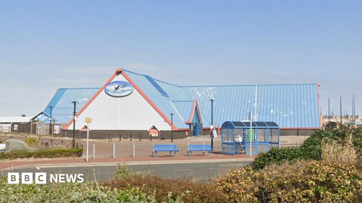 Rhyl's SeaQuarium closes down blaming coastal defence work - BBC News