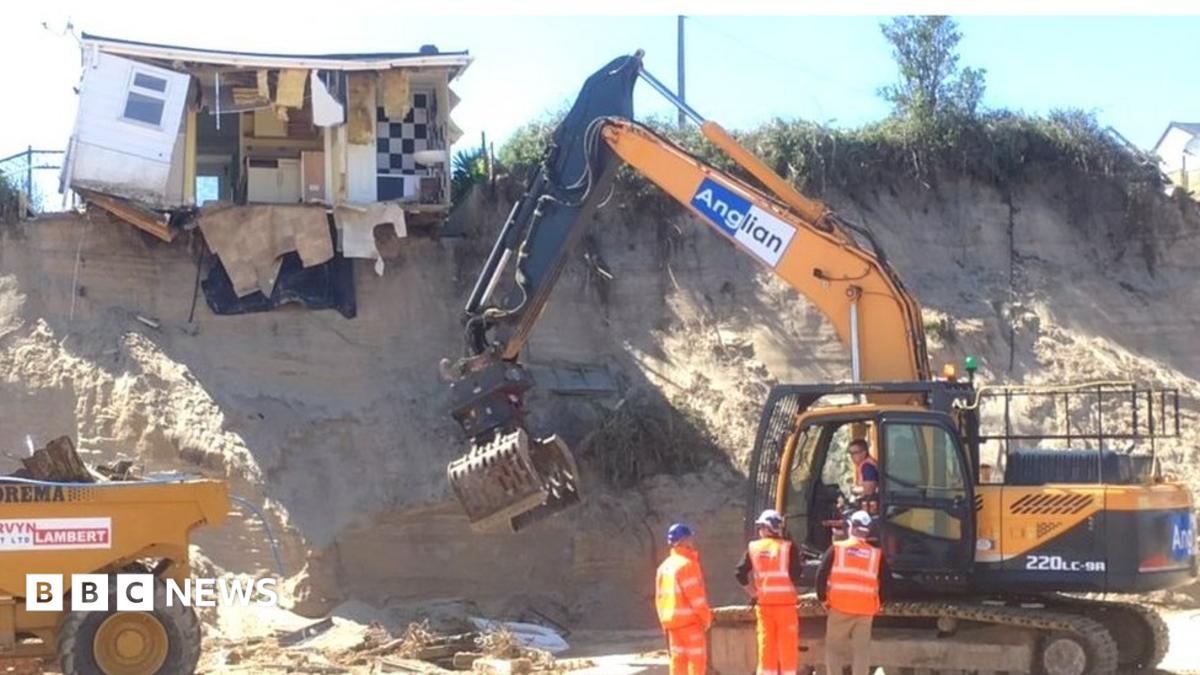 Demolition of Hemsby clifftop homes to begin on Wednesday - BBC News