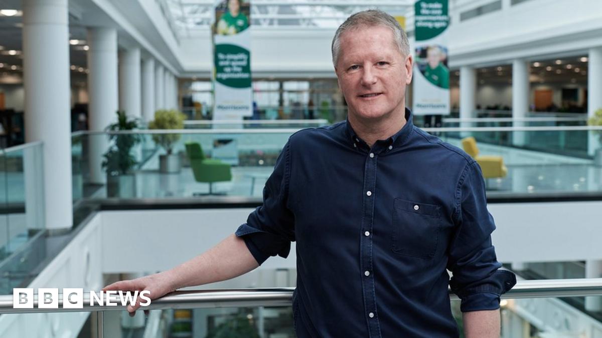 Morrisons boss suffers huge revolt over £1.7m bonus - BBC News