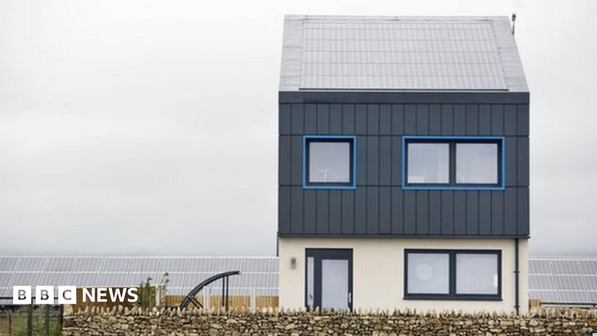 Designers create the 'impossible' zero-carbon house - BBC News
