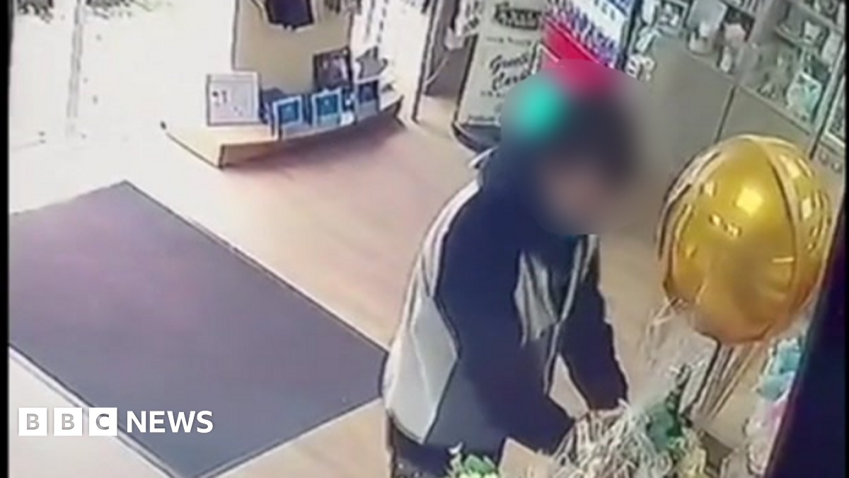 Shoplifting: Shop owners take security measures as thefts rise - BBC News