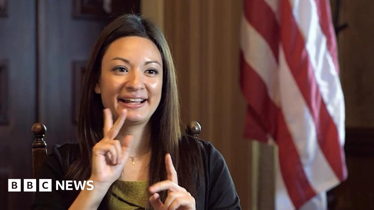 The deaf women in Obama's White House - BBC News