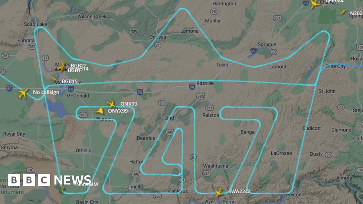 Boeing 747: Last plane delivered in regal send-off - BBC News