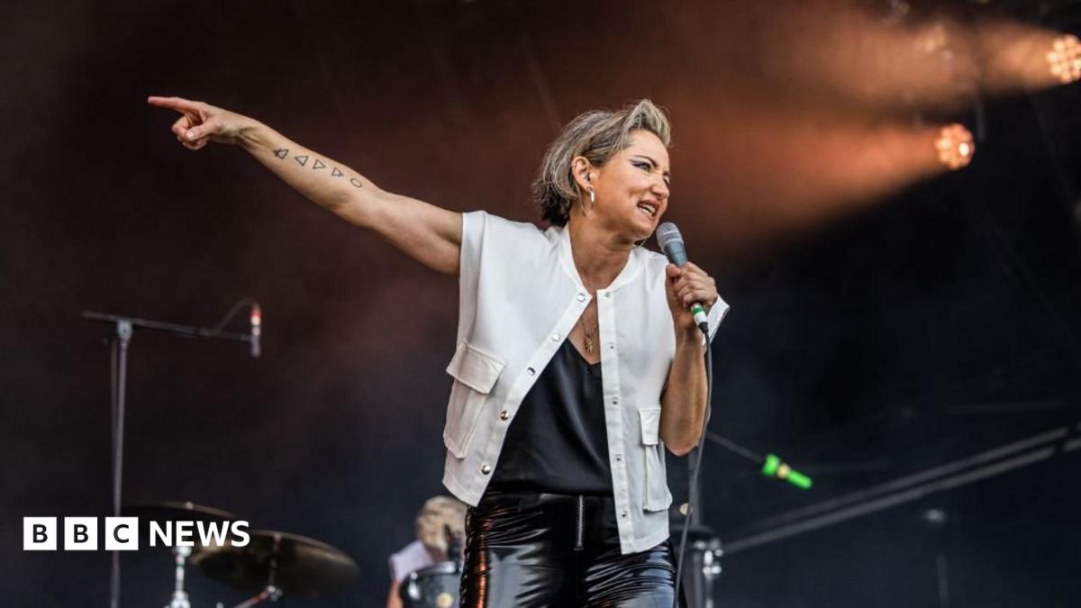 Belladrum music festival sees rocking 'toons and tunes - BBC News
