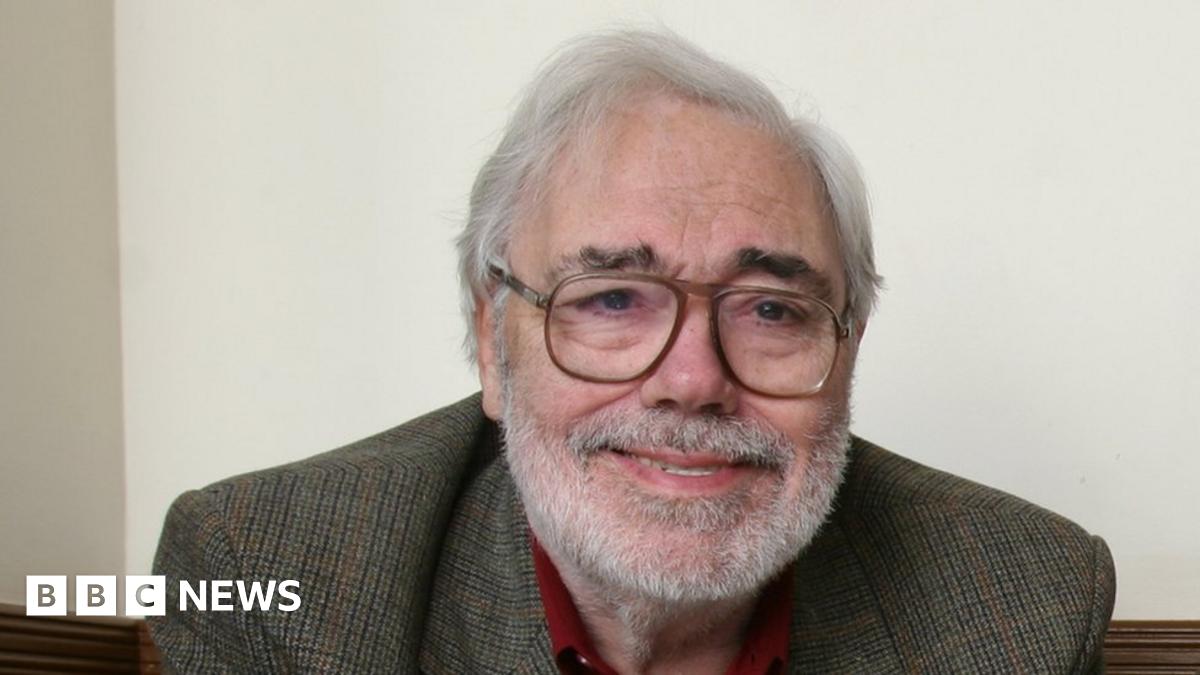 Alan Simpson: Steptoe and Son writer dies at 87 - BBC News