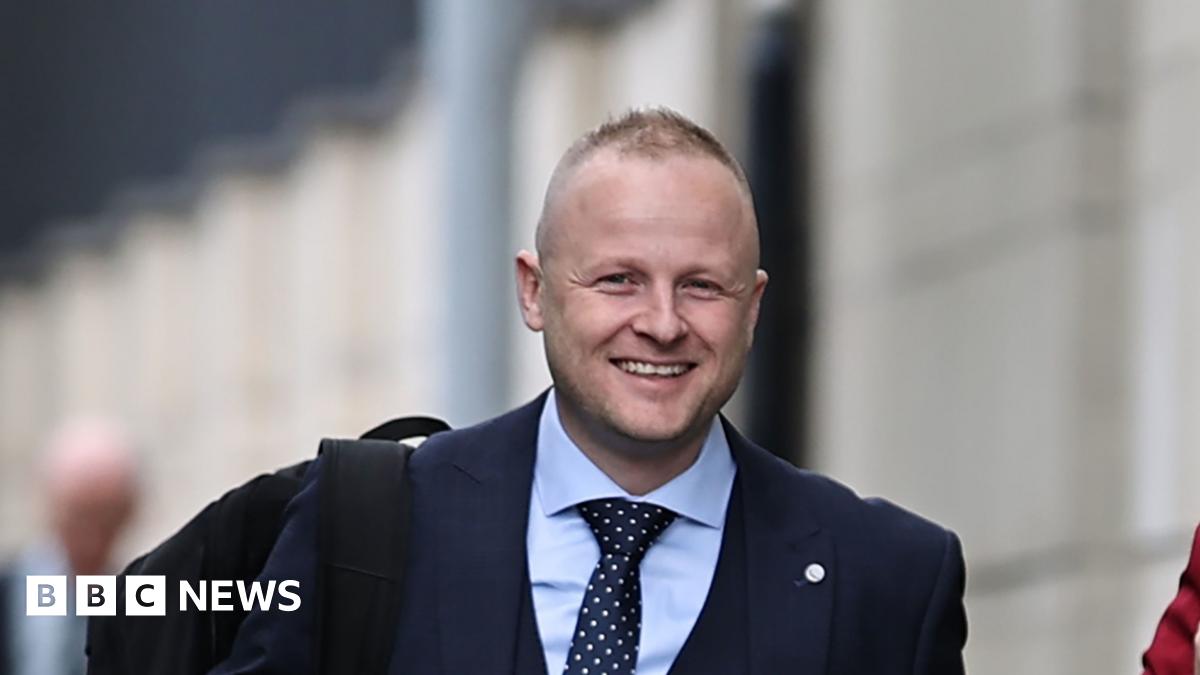 Peter Robinson claims denied in Bryson 'Nama trial' - BBC News