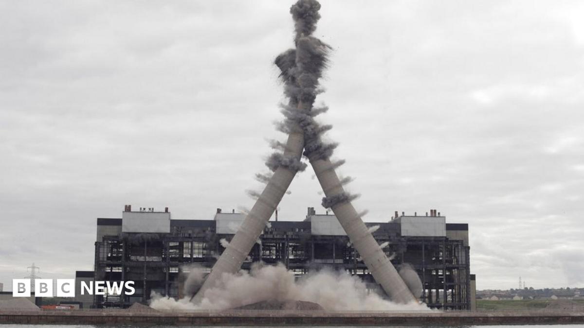 Thousands watch Cockenzie Power Station chimney demolition - BBC News