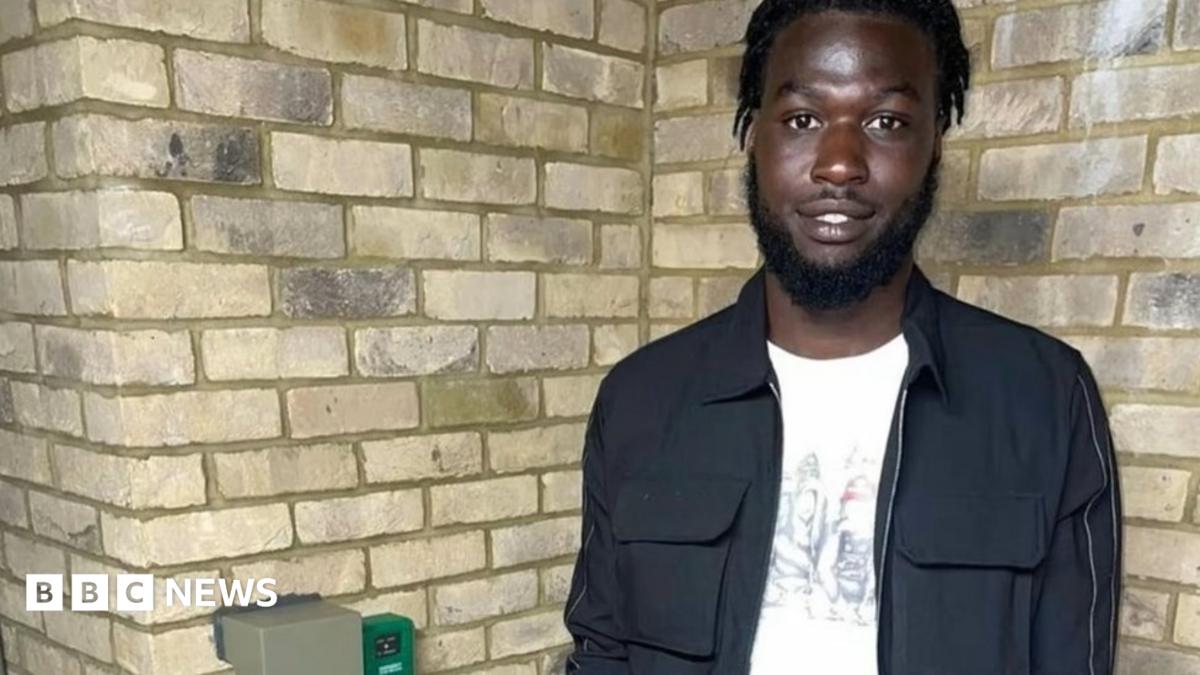 Clapham stabbing: Man charged with murder of Abraham Kallon - BBC News