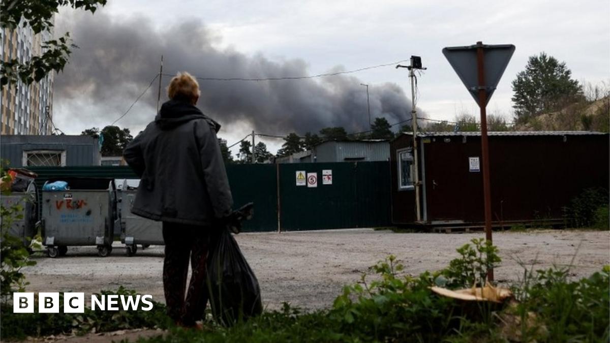 Ukraine: Explosions shake Kyiv while battles rage in east - BBC News