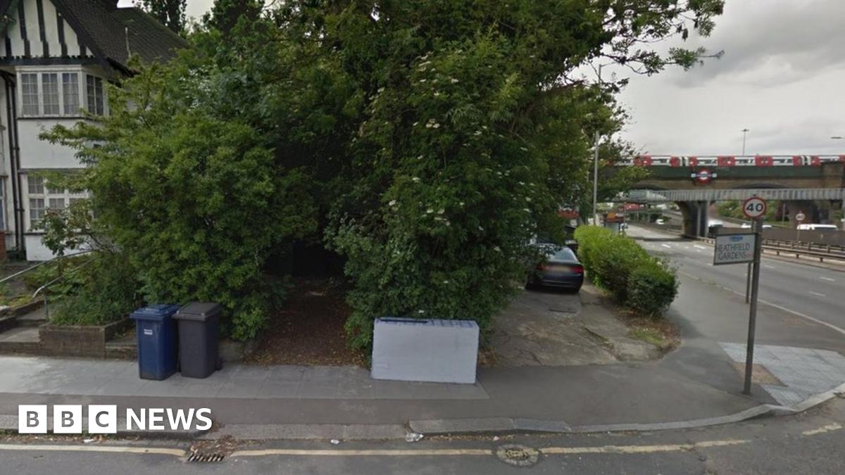 Brent Cross stabbing death victim named - BBC News