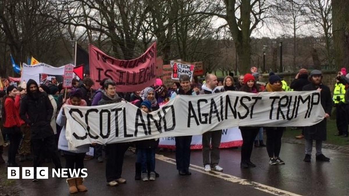 Fresh Scottish protest held against Donald Trump - BBC News