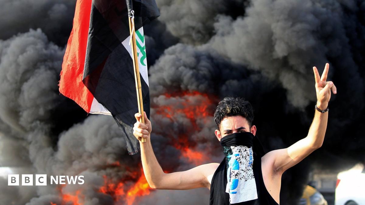 Iraq protests: Curfew imposed in Baghdad amid widespread unrest - BBC News