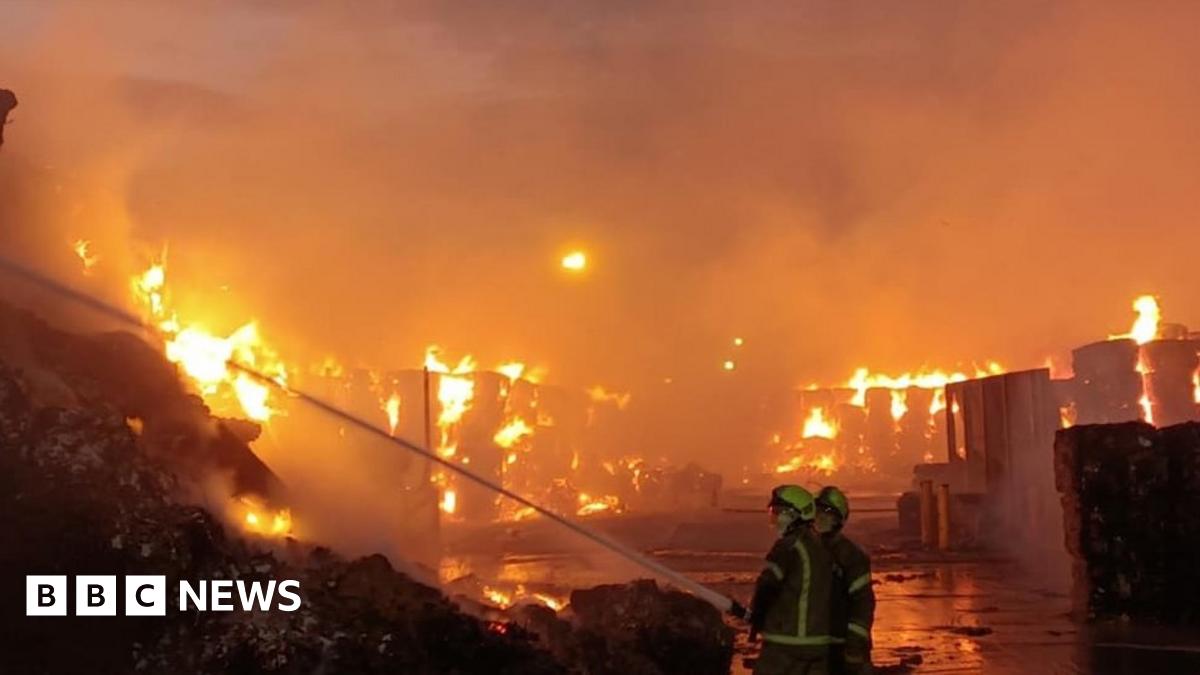 West Midlands Fire Service praised for performance - BBC News