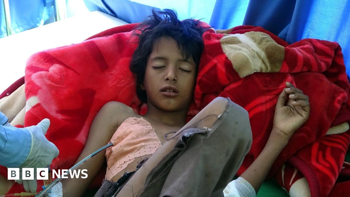 Yemen war: Saudi-led air strike on wedding 'kills 20' - BBC News