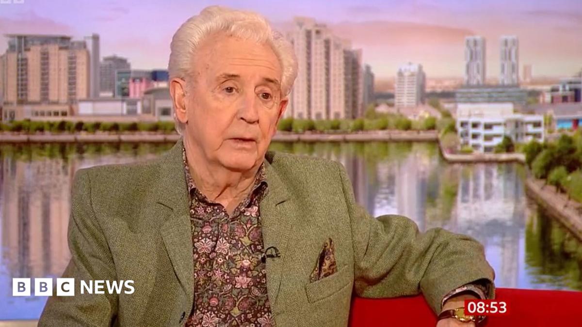 Amarillo singer Tony Christie talks about living with dementia - BBC News
